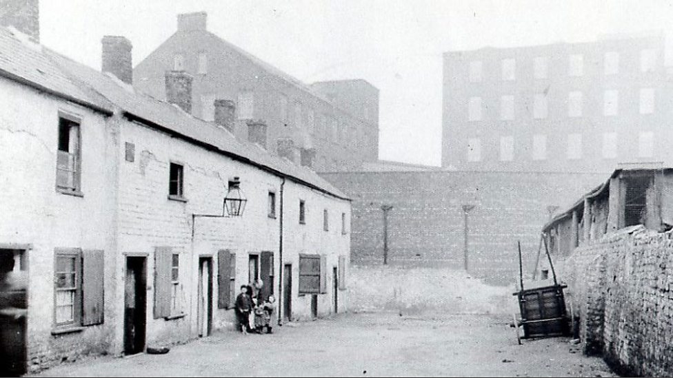 BBC - Old Belfast Photographs - Johnstone's Court, off Millfield