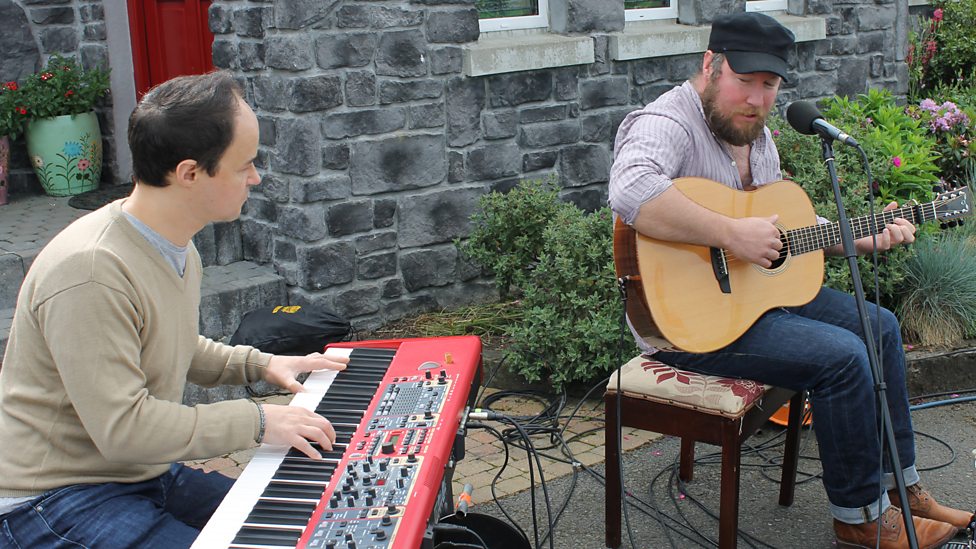 BBC Radio Ulster - Saturday with John Toal, 18/06/2016, Rathmourne Pig ...