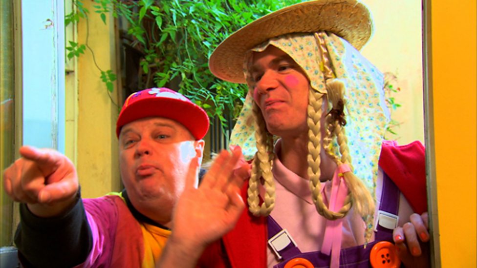 KS2 Maths: Using a compass and reading maps - BBC Teach