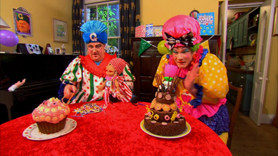 KS2 Maths: Using a compass and reading maps - BBC Teach