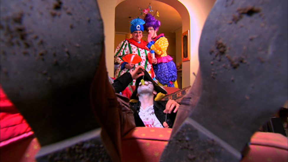 KS2 Maths: Using a compass and reading maps - BBC Teach