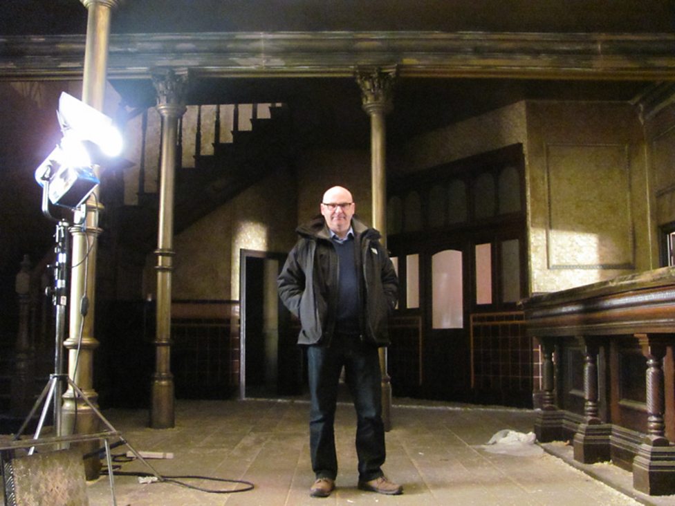 Selecting the set - Theatre design - GCSE Drama Revision - WJEC - BBC ...