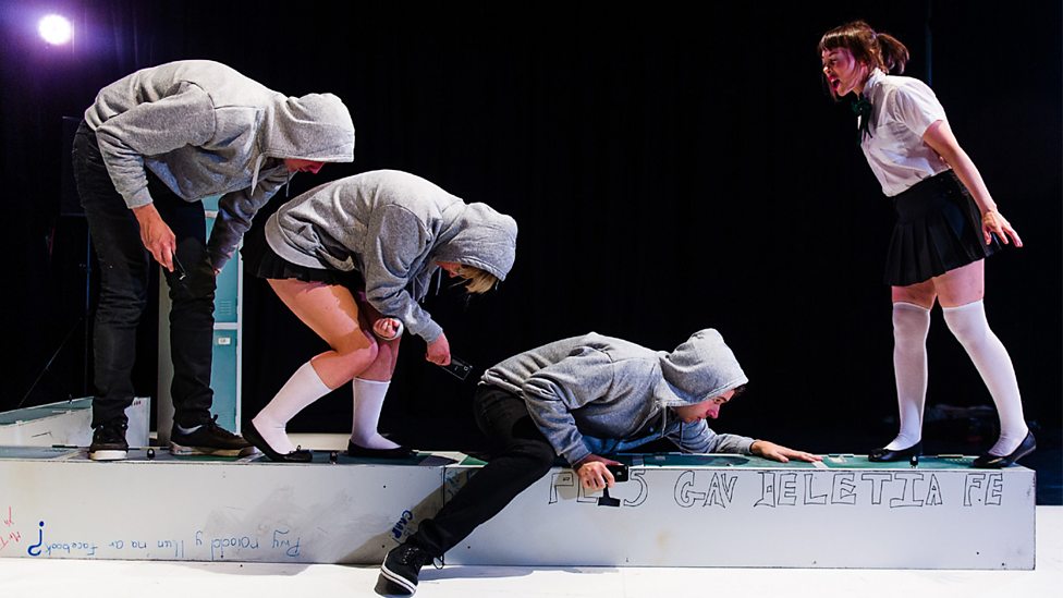 Preparing a performance for assessment - Theatre in education - GCSE ...