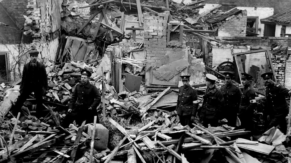 KS3 / KS4 / GCSE History: Women at Work in WW1 and the dangers they ...