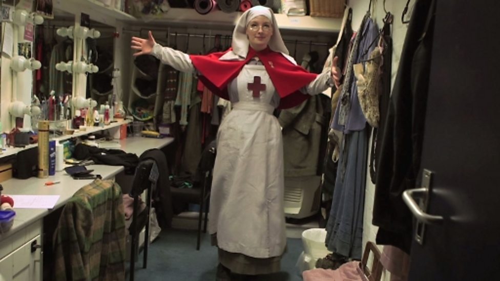 GCSE / National 5 Drama: Set and costume (pt 3/8) - BBC Teach