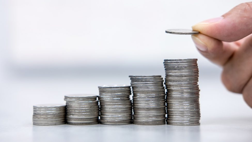 Modelling radioactive decay - Half-life – WJEC - GCSE Physics (Single ...