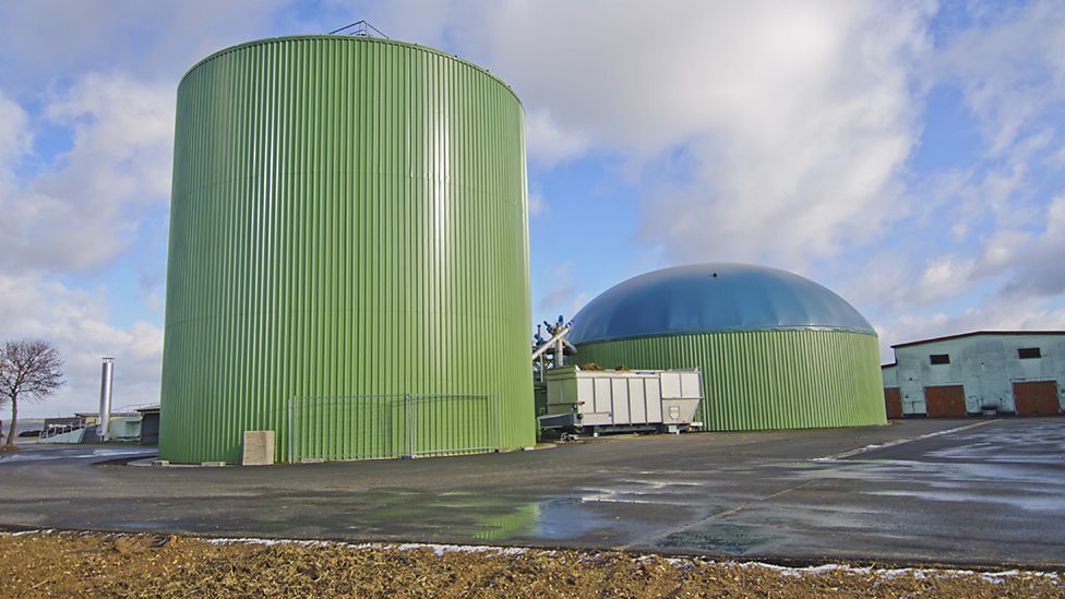 Anaerobic decay, methane gas and biogas generators - Decomposition ...