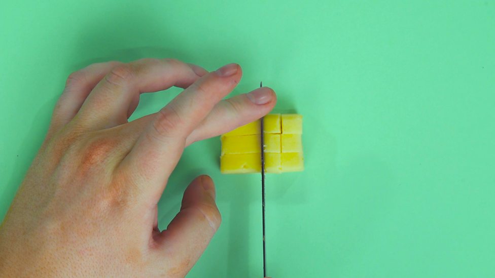 How to show the volume of a cuboid = length × width × height - BBC Bitesize