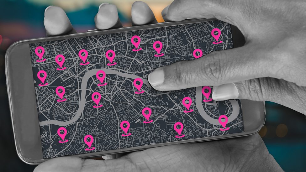 I tried to get a date using augmented reality - BBC Three