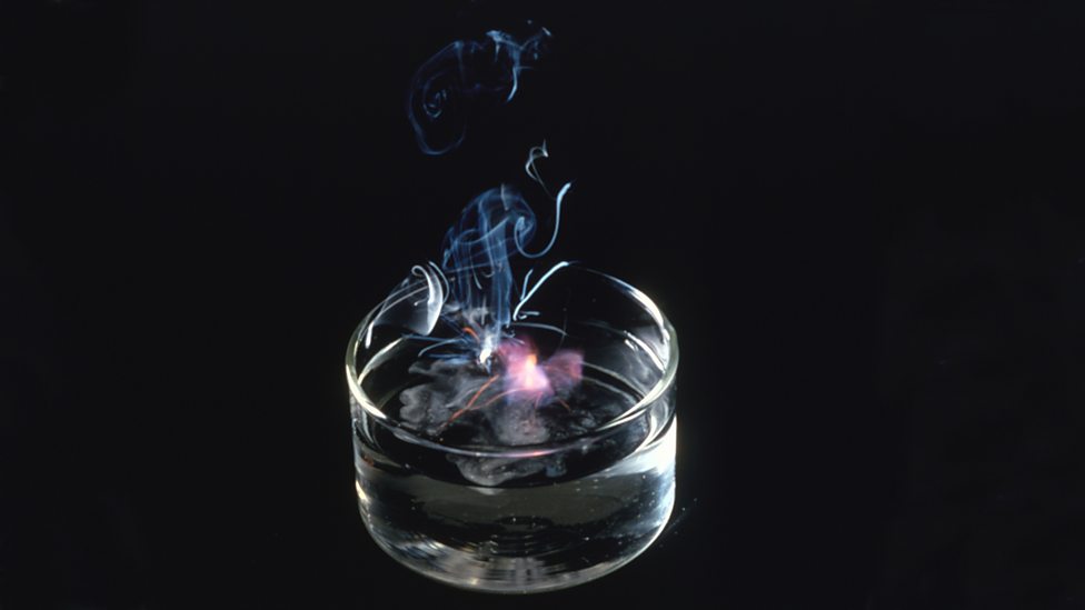 Reactions of metals with water - Properties of metals - National 4 ...
