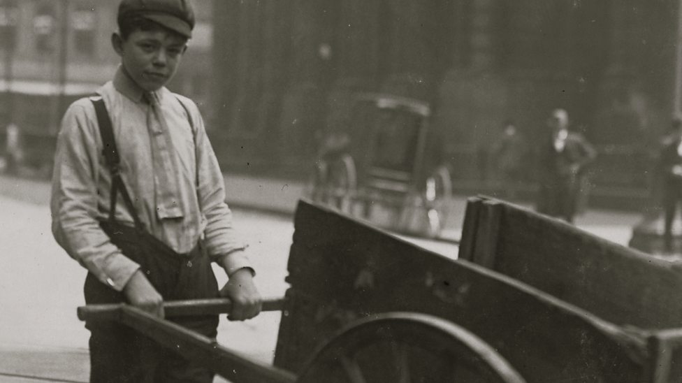 What did men do on the home front in World War One? - BBC Bitesize