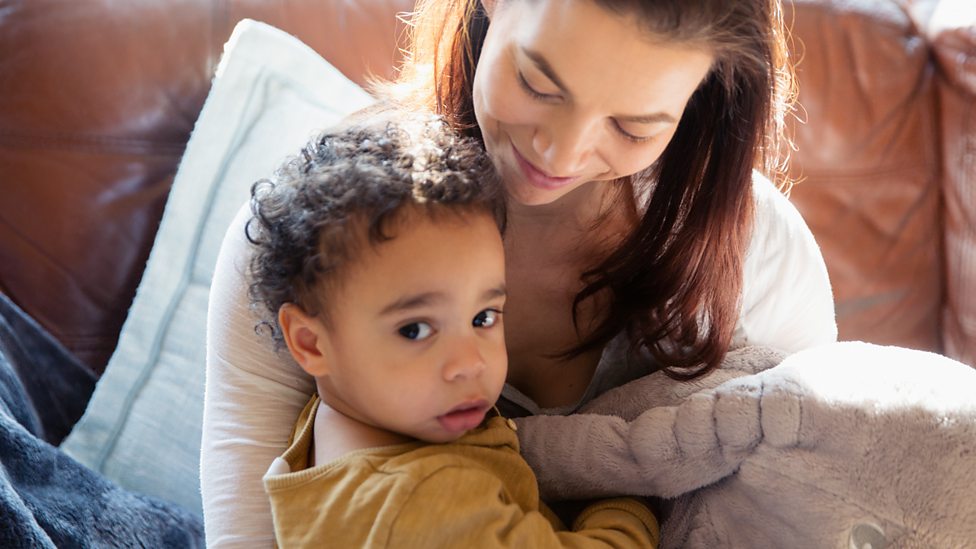 Newborn facial expressions: 5 early ways your baby communicates with ...