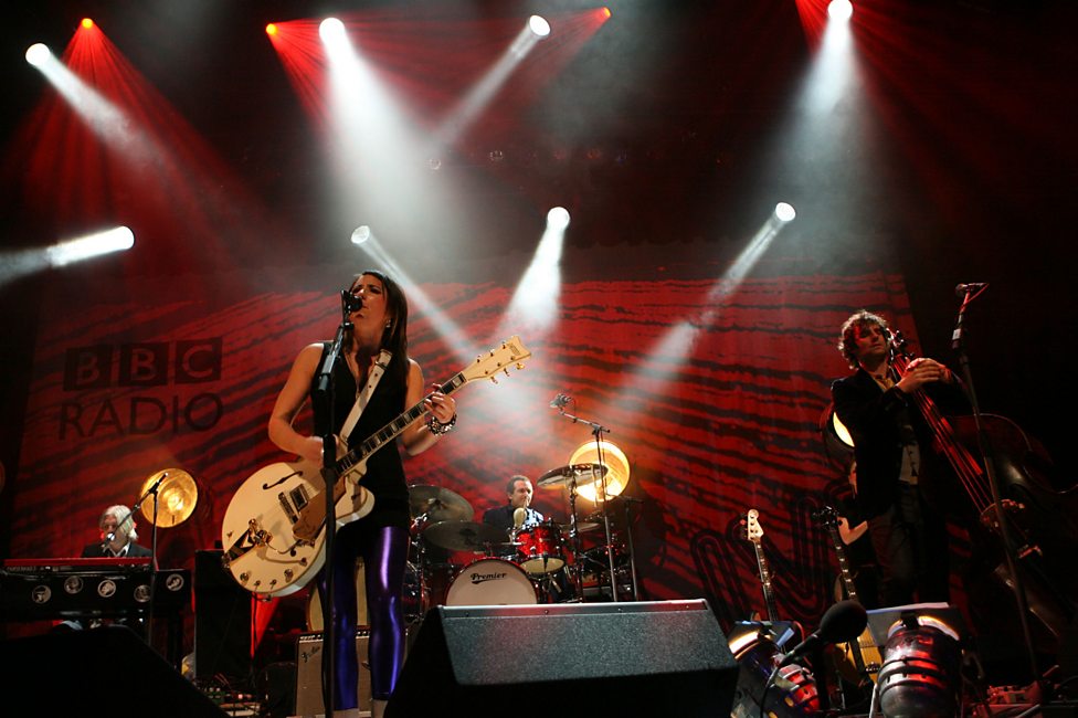 Five headline-making moments in radio history - BBC Bitesize