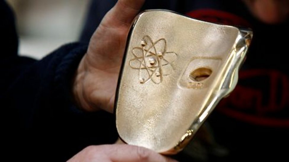 What’s Manchester got to do with the iconic BAFTA mask? - BBC Bitesize