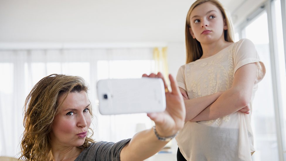 How to deal with embarrassing parents - BBC Bitesize