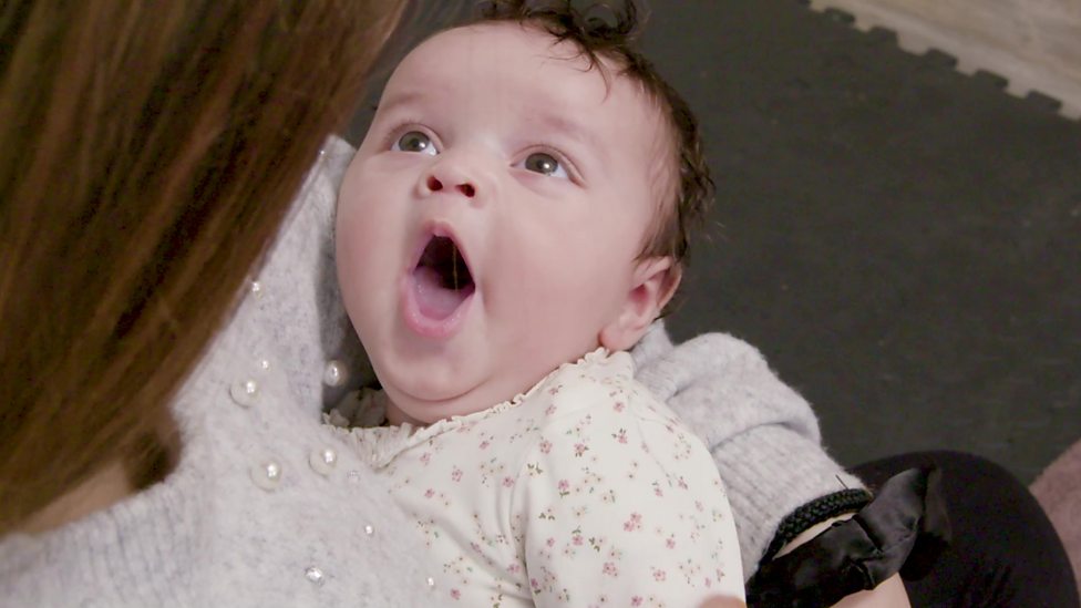 When do babies start to talk and babble? - BBC Tiny Happy People
