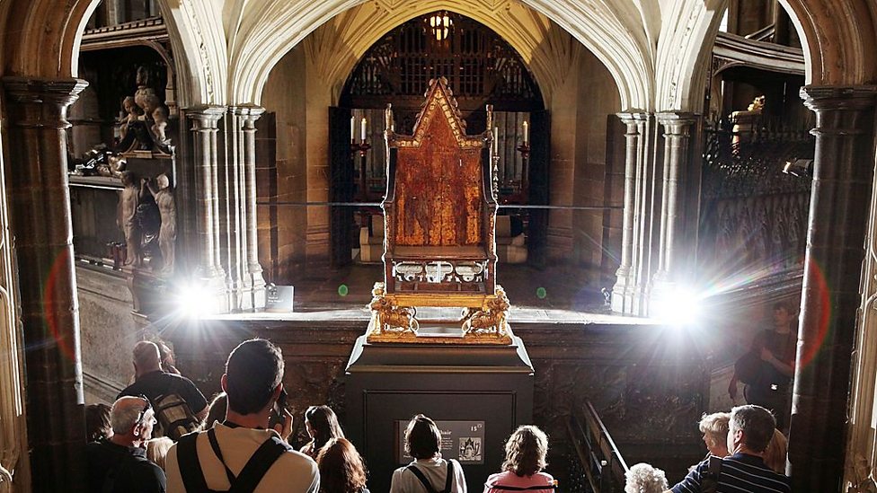 The Iron Throne and five other famous chairs - BBC Bitesize