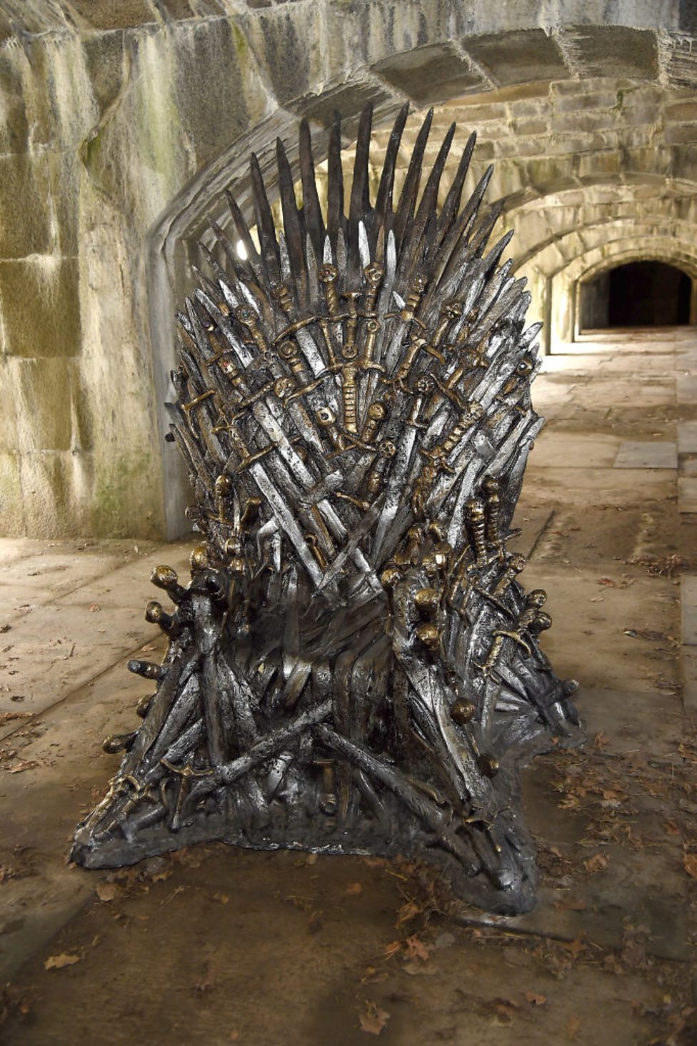 The Iron Throne and five other famous chairs - BBC Bitesize
