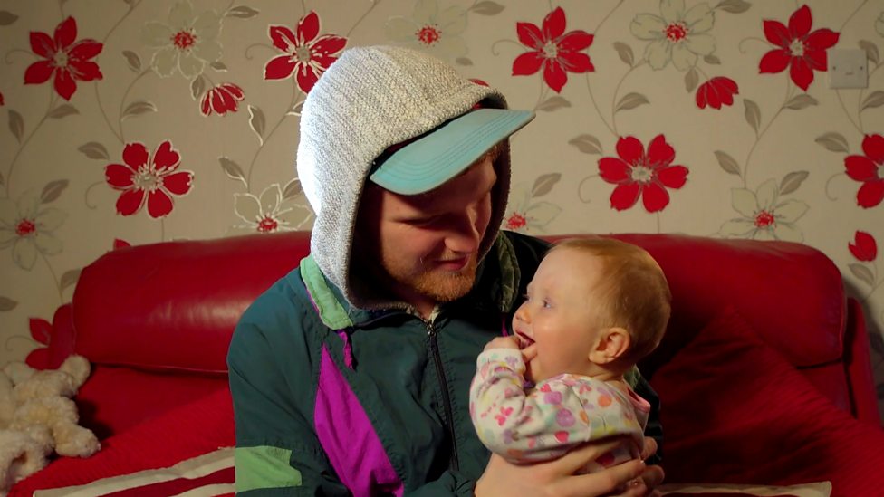 When do you start feeling baby move? - BBC Tiny Happy People