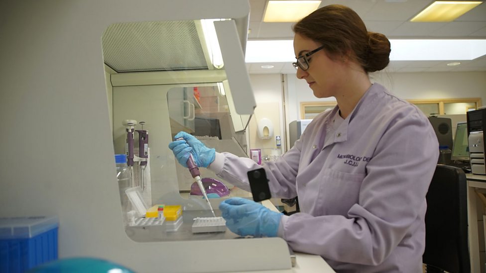 How to become a biomedical scientist: Hannah's story - BBC Bitesize