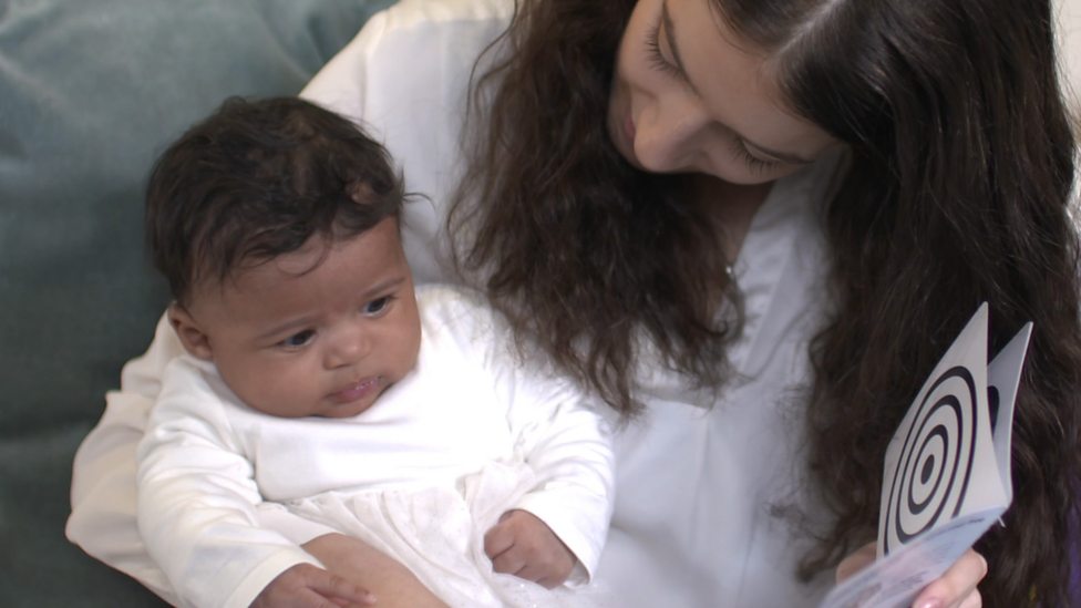 How to make the most of your Bookstart Newborn pack - BBC Tiny Happy People