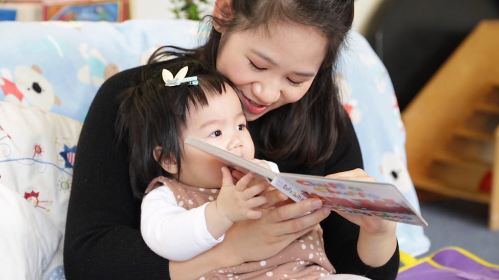 How to make the most of your Bookstart Baby pack - BBC Tiny Happy People