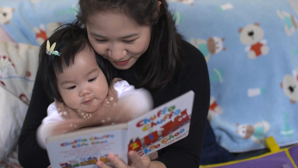 How to make the most of your Bookstart Baby pack - BBC Tiny Happy People