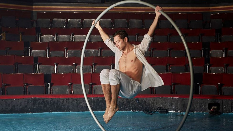 How to run away with the circus (without performing) - BBC Bitesize