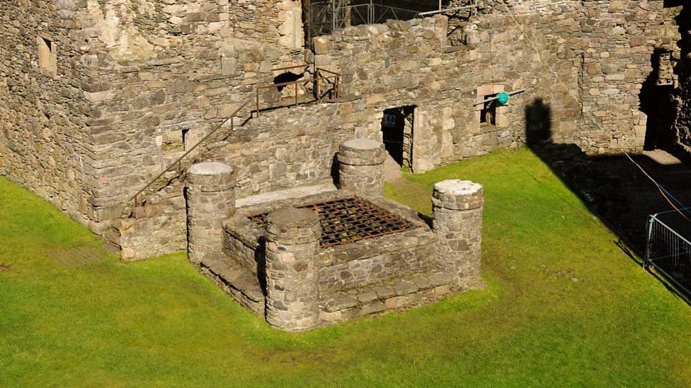 What was life like in a castle under siege? - BBC Bitesize