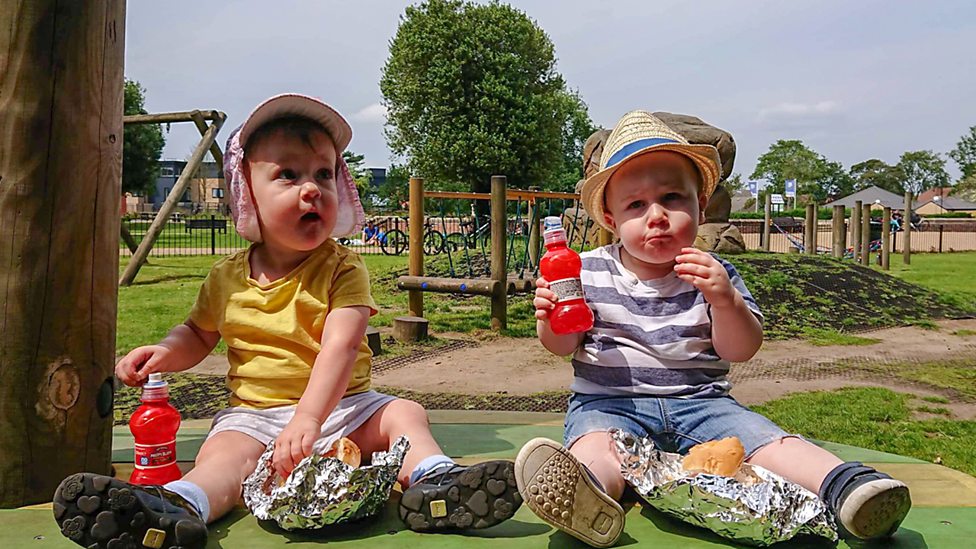 Teaching babies about faces - BBC Tiny Happy People