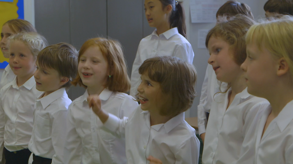 Get Singing with Gareth Malone: Voice and pitch warm up for EYFS and ...