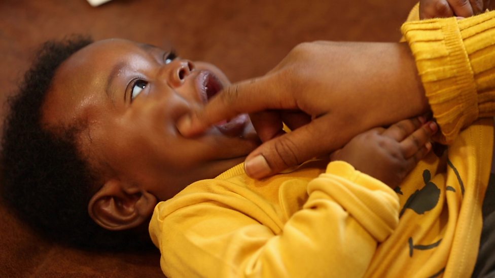 Babies love faces - BBC Tiny Happy People