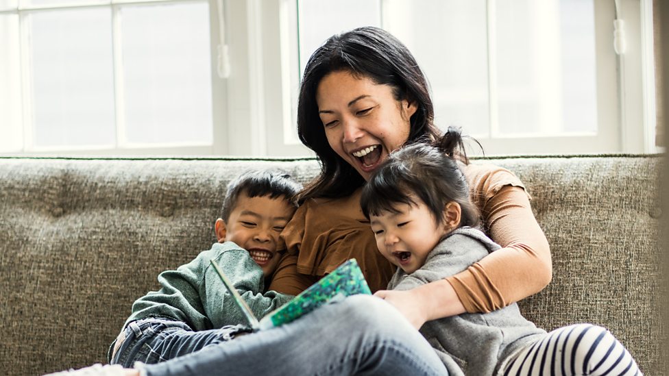 A speech therapist's advice on how to raise a bilingual baby - BBC Tiny ...