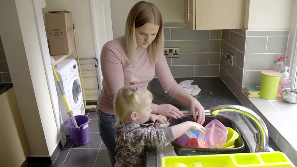 How to involve children in housework - BBC Tiny Happy People