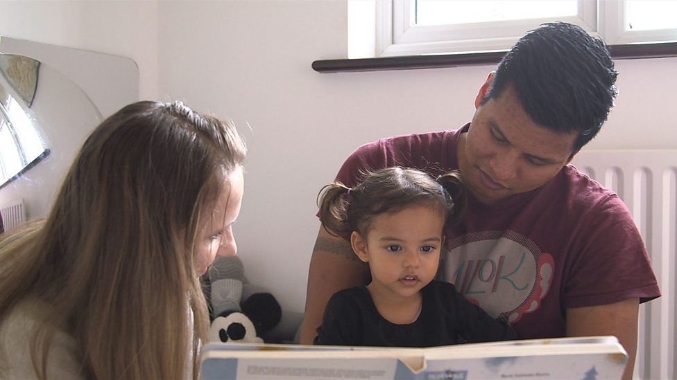 A speech therapist's advice on how to raise a bilingual baby - BBC Tiny ...