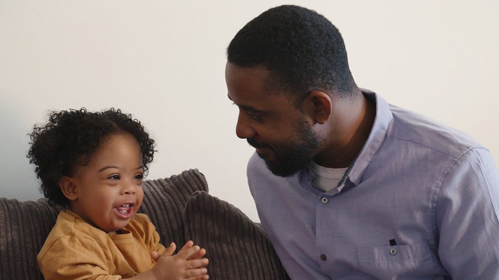 How babies use actions & gestures to communicate - BBC Tiny Happy People