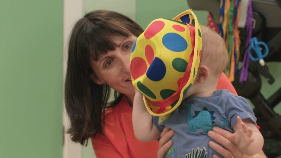 Sensory play with babies: 18 magical everyday objects for babies to ...