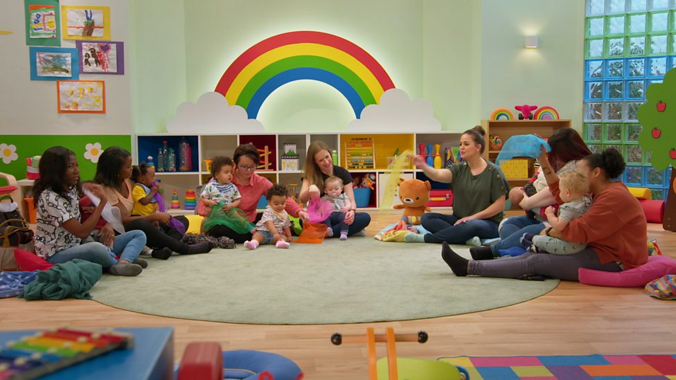 The Baby Club: Pretend play with a scarf - BBC Tiny Happy People