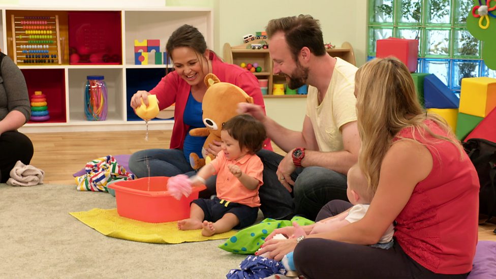 The Baby Club: Pots and pans, bang, bang - BBC Tiny Happy People