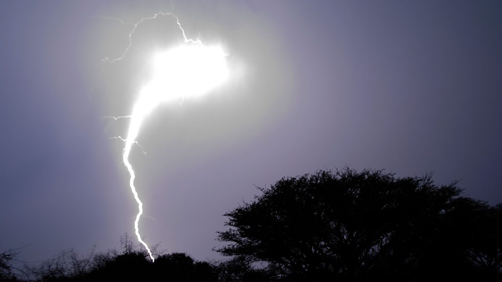 Thunderstorms and different kinds of lightning - BBC Bitesize
