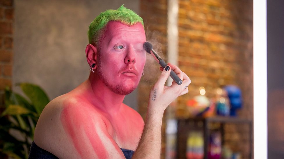 Glow Up: Dominic Skinner’s advice for a career in make-up - BBC Bitesize