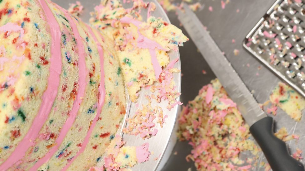 How to make fun party cakes - BBC Food