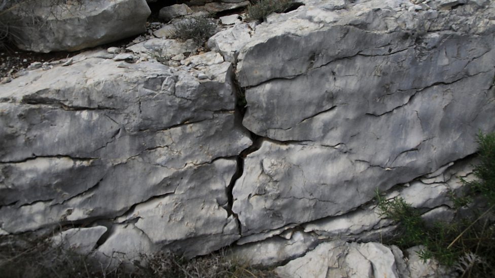 What is a limestone landscape? - BBC Bitesize