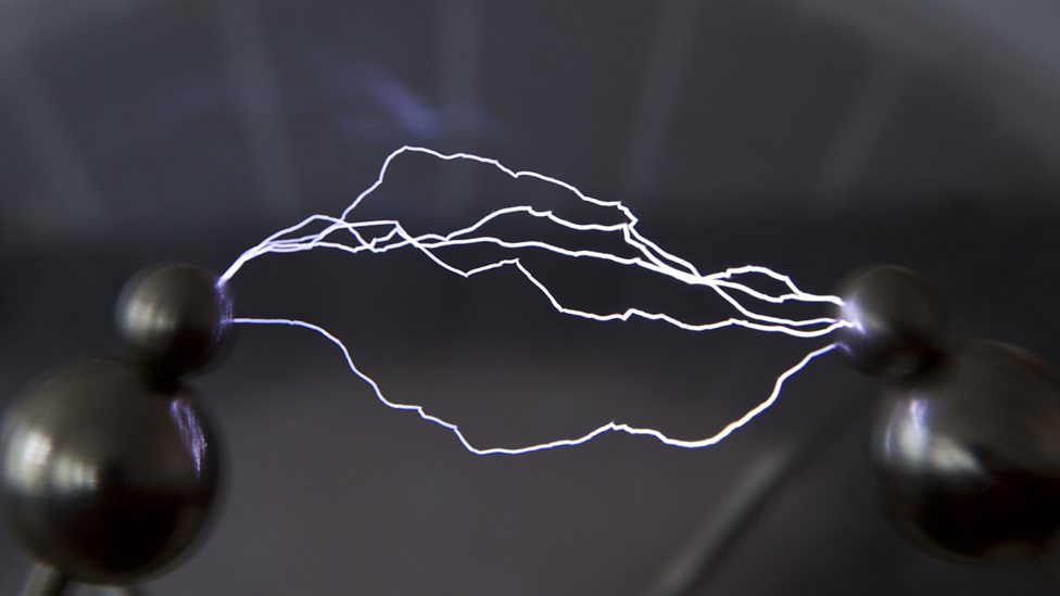 Electrostatic sparks and shocks - Electricity - KS3 Physics - BBC Bitesize