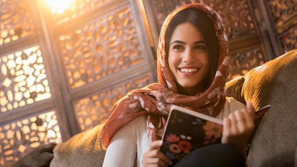 BookTok - meet the influencers encouraging people to read - BBC Bitesize