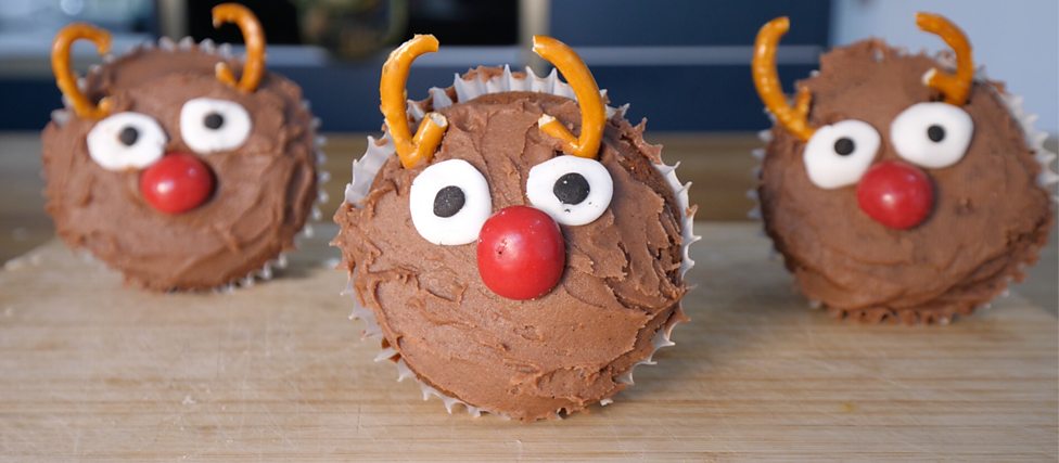 How to make Christmas cupcakes (with recipes) with the family - BBC ...