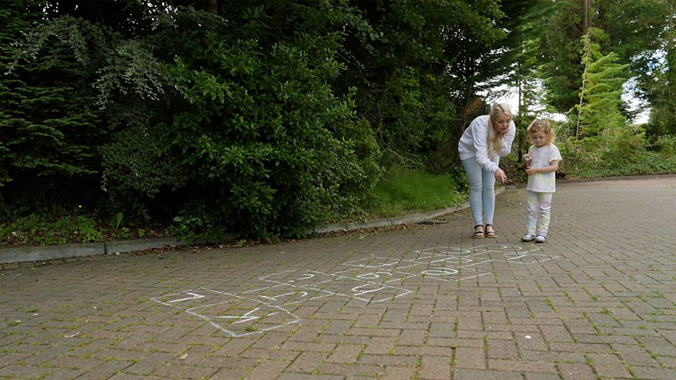 How to play hopscotch: Fun activity for children - BBC Tiny Happy People
