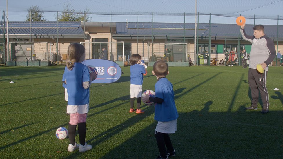 The iceberg game: Activity inspiration for preschoolers - BBC Tiny ...