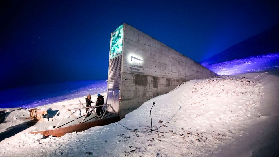 Four replicas of iconic landmarks around the world - BBC Bitesize