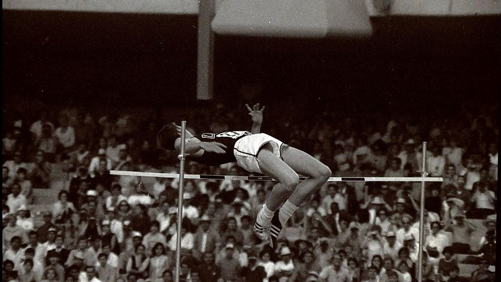 Four signature moves that changed the world of sport - BBC Bitesize